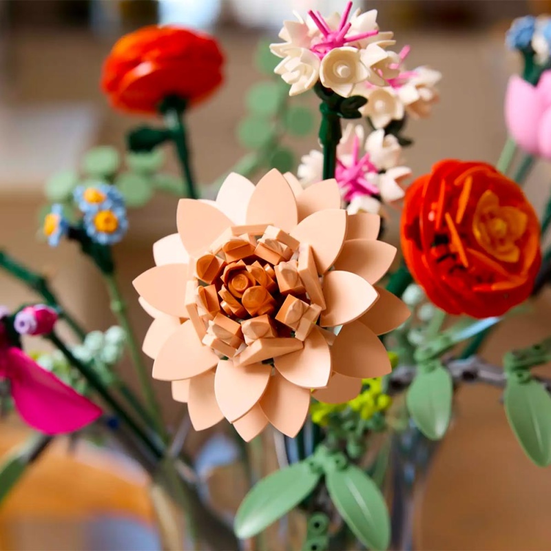 Le joli bouquet de fleurs roses - LEGO® Botanical Collection 10342 ...